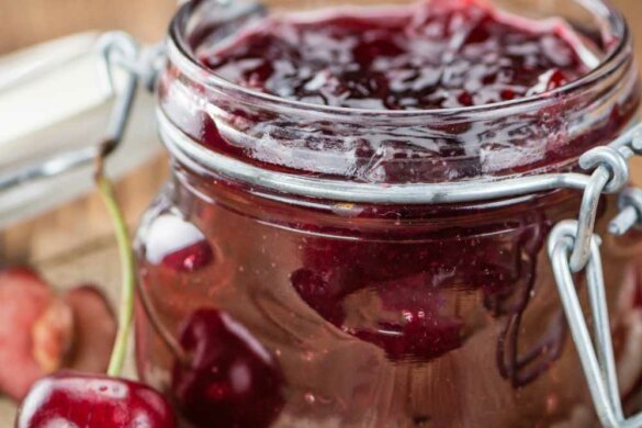 Comment faire une confiture de rhubarbe facile et rapide à réaliser ...